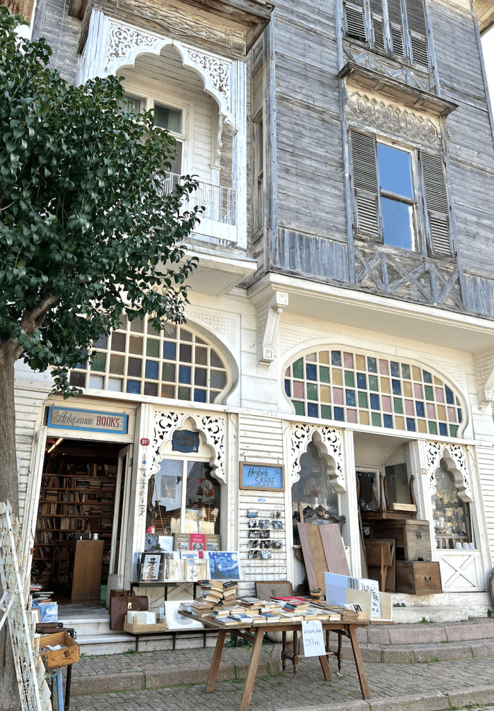 Heybeliada Island (Istanbul) Travel Guide - Let's Travel to Turkiye!
