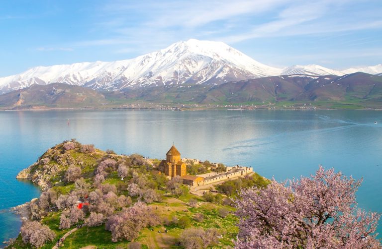 Traveling to Turkey in Spring (2026): The Ultimate Guide