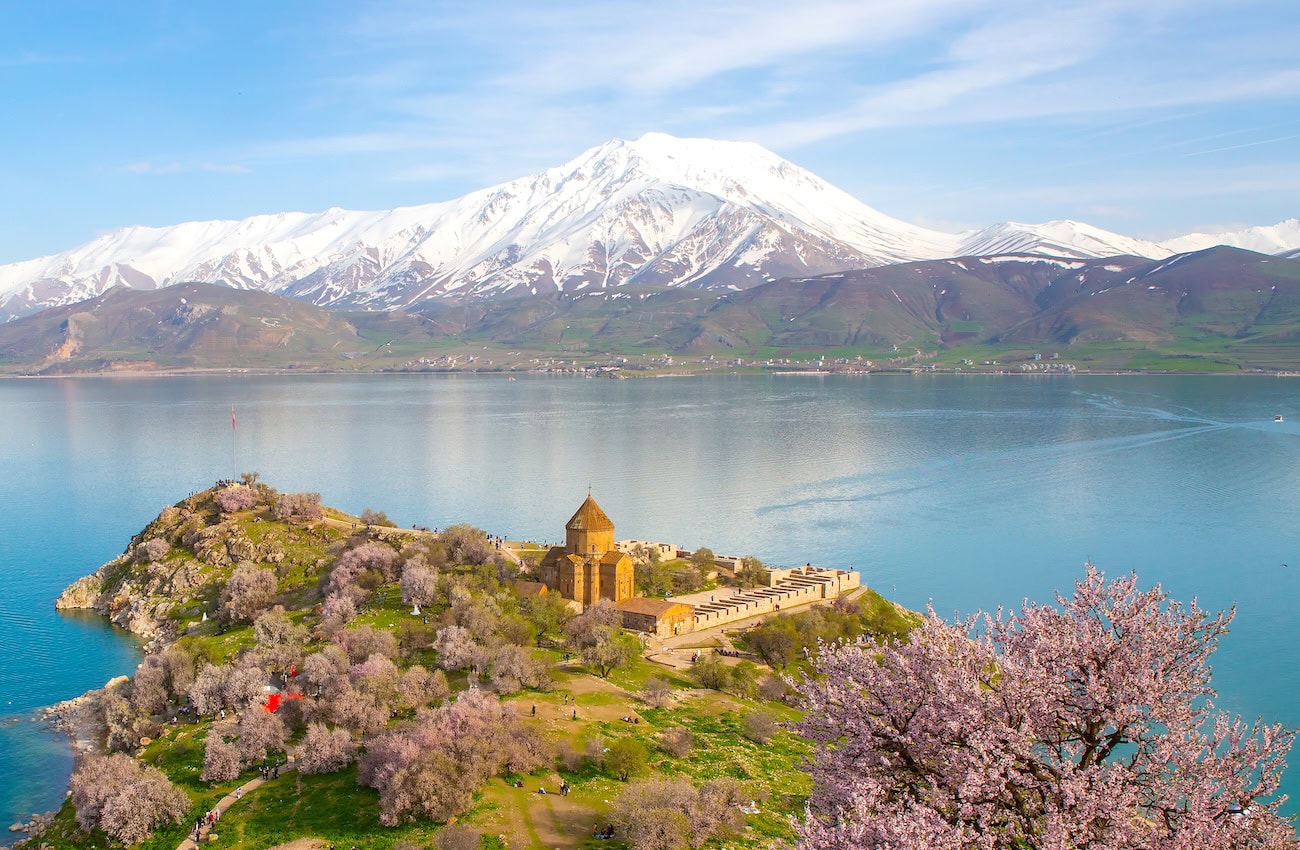 Traveling to Turkey in Spring (2026): The Ultimate Guide